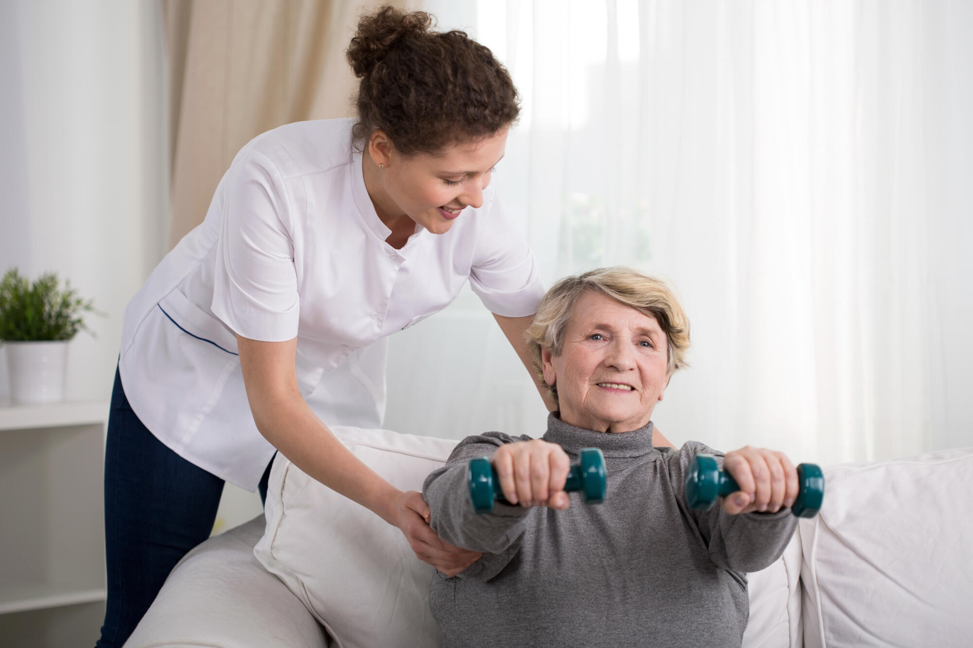 How Personal Care Assistants Enhance Assisted Living Experience